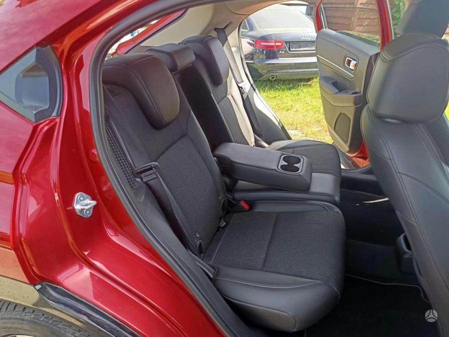 Sarkans Honda HR-V 2022 Marijampole, ar dzinēja tilpumu 1.50 L un nobraukumu 24 tūkst. km par 21999 €, foto 21 vietnē AUTOMOTO.COM.LV