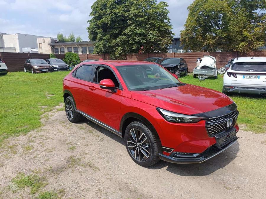 Sarkans Honda HR-V 2022 Marijampole, ar dzinēja tilpumu 1.50 L un nobraukumu 25 tūkst. km par 21799 €, foto 3 vietnē AUTOMOTO.COM.LV