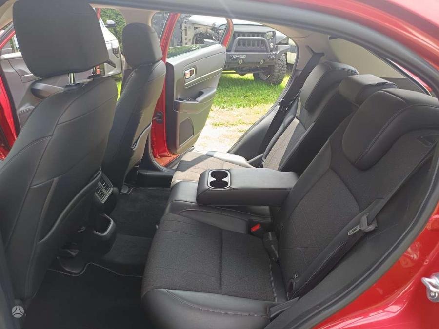 Sarkans Honda HR-V 2022 Marijampole, ar dzinēja tilpumu 1.50 L un nobraukumu 25 tūkst. km par 21799 €, foto 13 vietnē AUTOMOTO.COM.LV