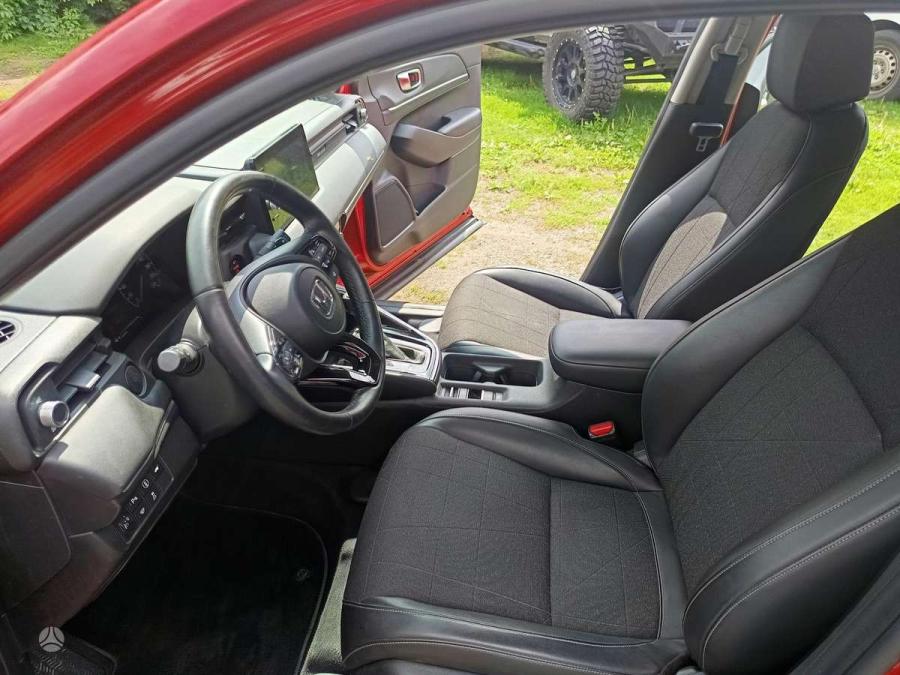 Sarkans Honda HR-V 2022 Marijampole, ar dzinēja tilpumu 1.50 L un nobraukumu 25 tūkst. km par 21799 €, foto 15 vietnē AUTOMOTO.COM.LV
