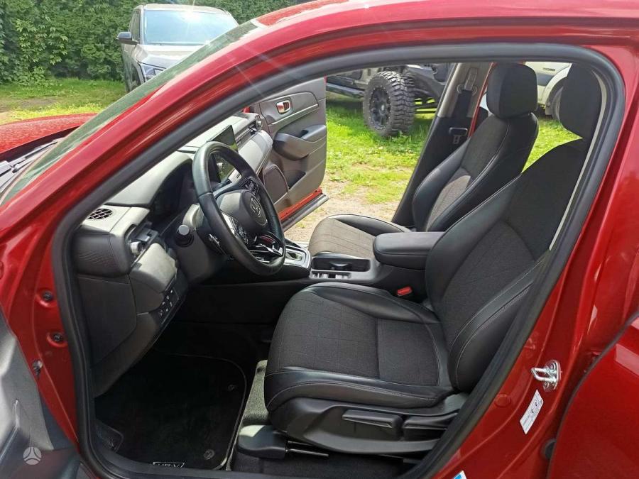 Sarkans Honda HR-V 2022 Marijampole, ar dzinēja tilpumu 1.50 L un nobraukumu 25 tūkst. km par 21799 €, foto 18 vietnē AUTOMOTO.COM.LV