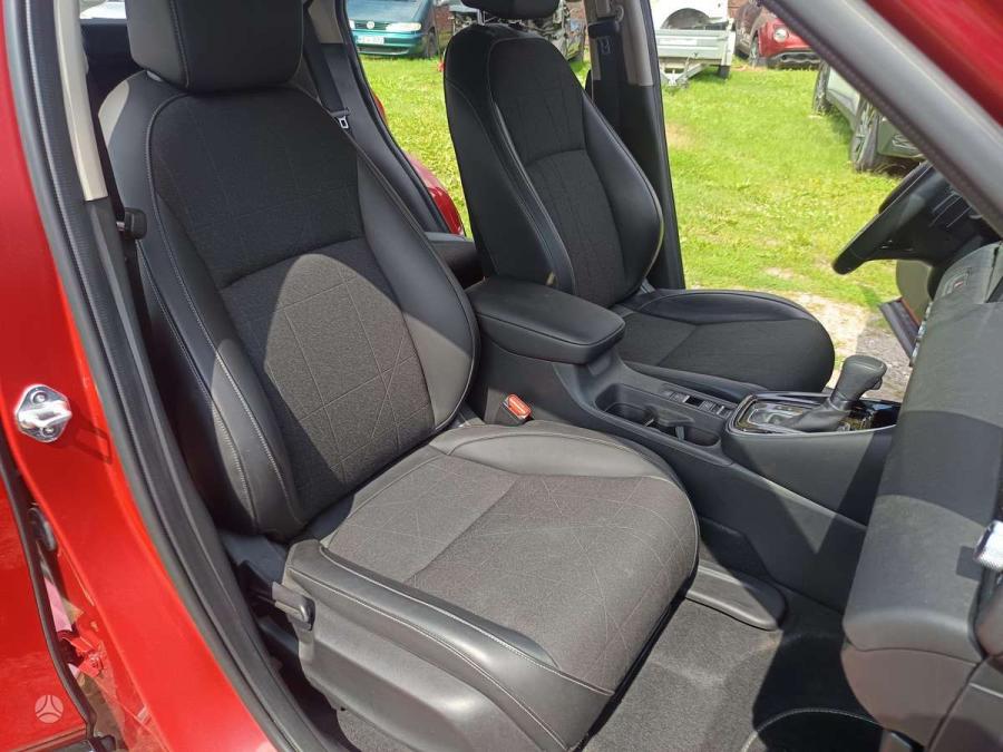 Sarkans Honda HR-V 2022 Marijampole, ar dzinēja tilpumu 1.50 L un nobraukumu 25 tūkst. km par 21799 €, foto 25 vietnē AUTOMOTO.COM.LV