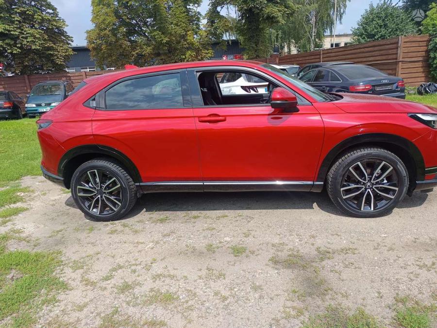Sarkans Honda HR-V 2022 Marijampole, ar dzinēja tilpumu 1.50 L un nobraukumu 25 tūkst. km par 21799 €, foto 27 vietnē AUTOMOTO.COM.LV