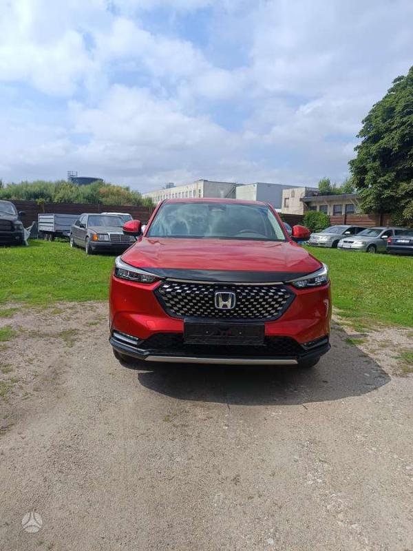 Red Honda HR-V 2022 in Marijampole, with an engine capacity of 1.50 L and mileage of 25 thousand km for 21699 €, photo 2 on AUTOMOTO.COM.LV