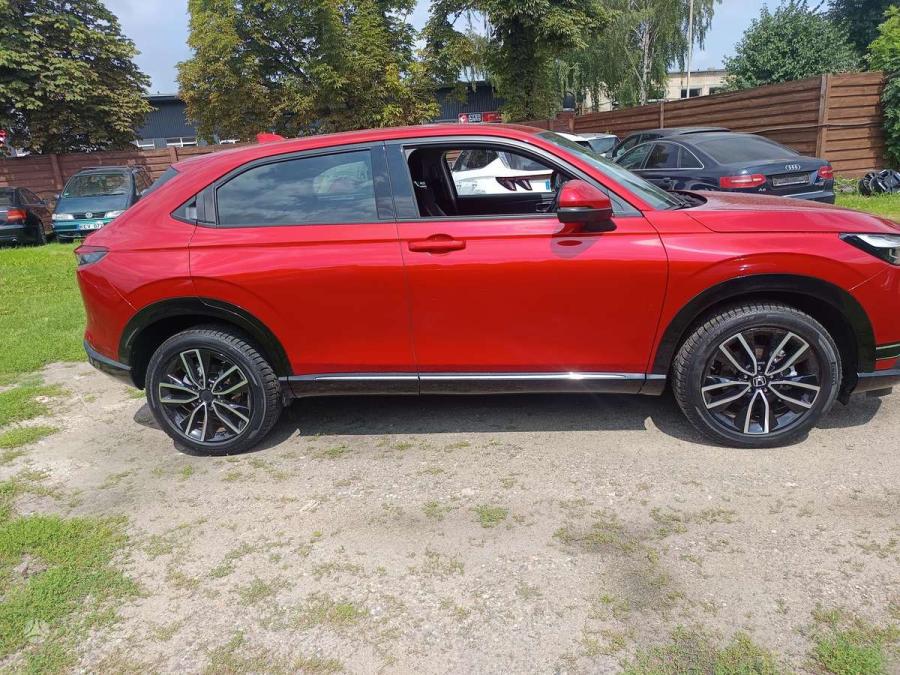 Red Honda HR-V 2022 in Marijampole, with an engine capacity of 1.50 L and mileage of 25 thousand km for 21699 €, photo 5 on AUTOMOTO.COM.LV