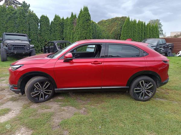 Sarkans Honda HR-V 2022 Marijampole, ar dzinēja tilpumu 1.50 L un nobraukumu 25 tūkst. km par 21499 €, foto 4 vietnē AUTOMOTO.COM.LV