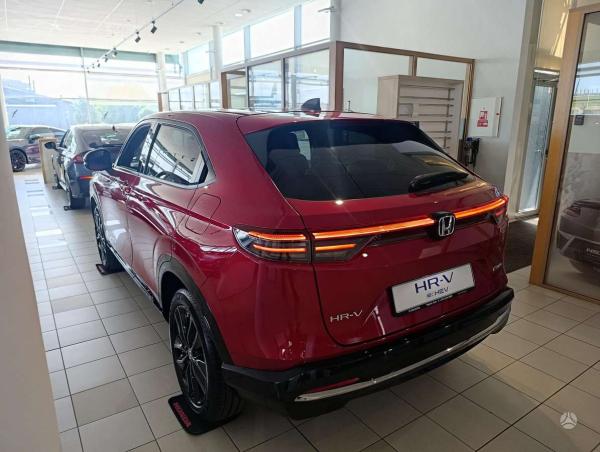 Хонда ХРВ 2026 в Вильнюс на AUTOMOTO.COM.LV Красный Хонда ХРВ 2026 в Вильнюс, объемом двигателя 1.50 л и пробегом 0 тыс. км за 32490 €, фото 4 на AUTOMOTO.COM.LV