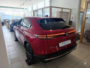 Red Honda HR-V 2026 in Vilnius, with an engine capacity of 1.50 L and mileage of 0 thousand km for 32490 €, photo 4 on AUTOMOTO.COM.LV