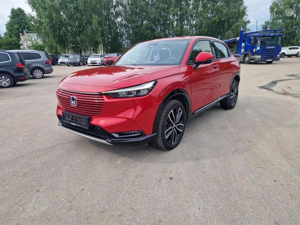Red Honda HR-V 2022 in Ukmerge, with an engine capacity of 1.50 L and mileage of 107 thousand km for 20000 €, photo 1 on AUTOMOTO.COM.LV