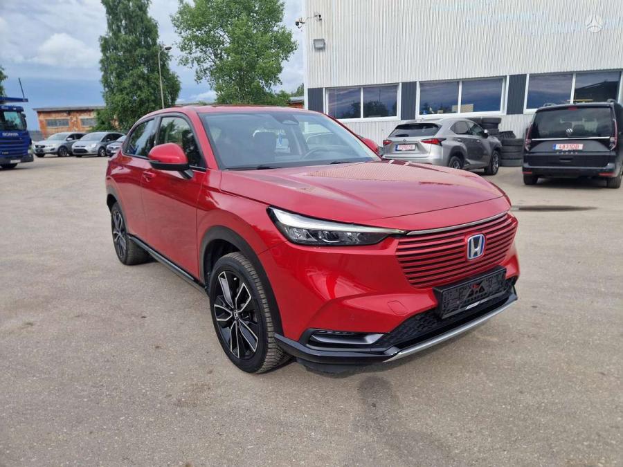 Red Honda HR-V 2022 in Ukmerge, with an engine capacity of 1.50 L and mileage of 107 thousand km for 20000 €, photo 5 on AUTOMOTO.COM.LV