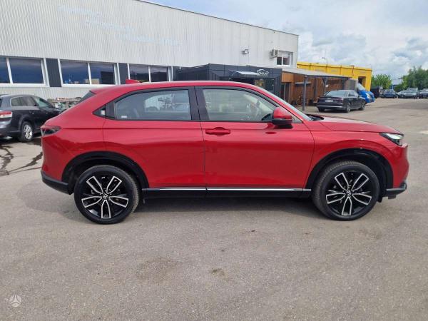 Red Honda HR-V 2022 in Ukmerge, with an engine capacity of 1.50 L and mileage of 107 thousand km for 20000 €, photo 5 on AUTOMOTO.COM.LV