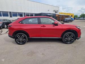 Red Honda HR-V 2022 in Ukmerge, with an engine capacity of 1.50 L and mileage of 107 thousand km for 20000 €, photo 6 on AUTOMOTO.COM.LV