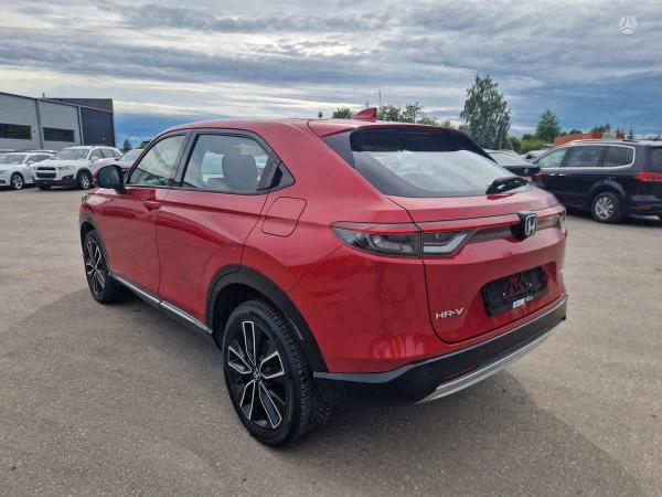 Red Honda HR-V 2022 in Ukmerge, with an engine capacity of 1.50 L and mileage of 107 thousand km for 20000 €, photo 8 on AUTOMOTO.COM.LV