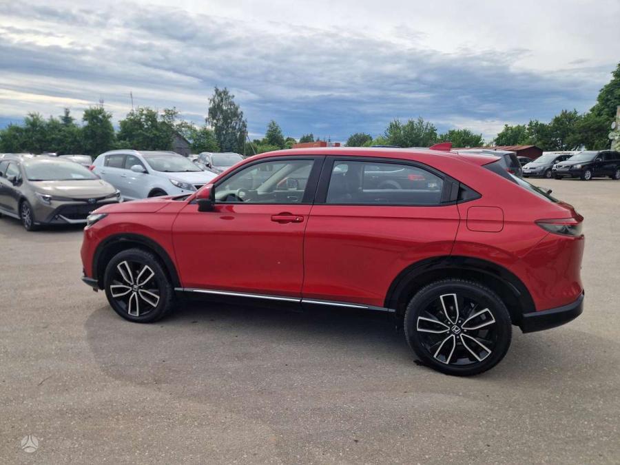Red Honda HR-V 2022 in Ukmerge, with an engine capacity of 1.50 L and mileage of 107 thousand km for 20000 €, photo 10 on AUTOMOTO.COM.LV