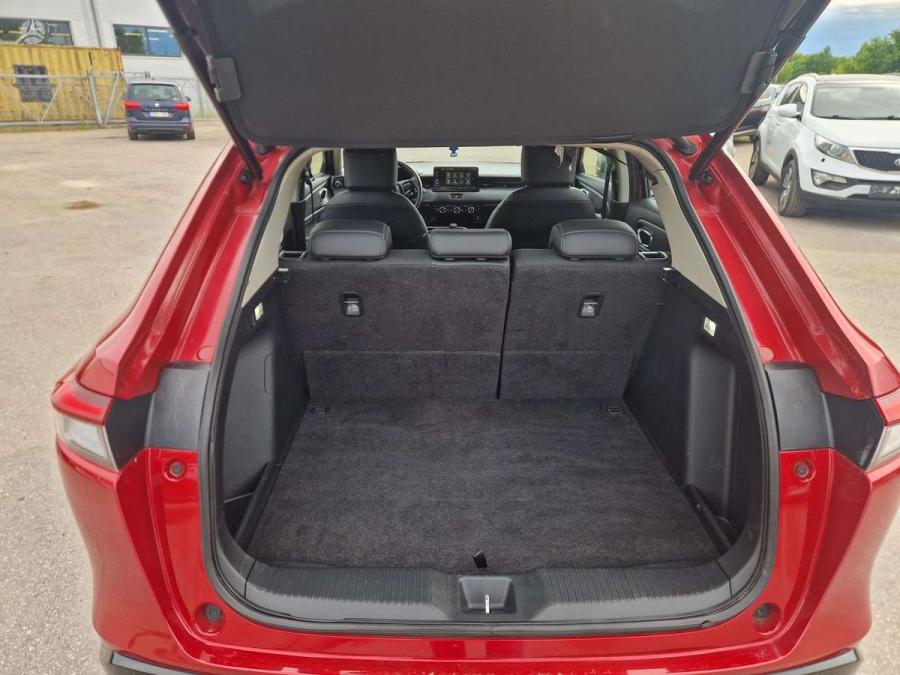 Red Honda HR-V 2022 in Ukmerge, with an engine capacity of 1.50 L and mileage of 107 thousand km for 20000 €, photo 12 on AUTOMOTO.COM.LV