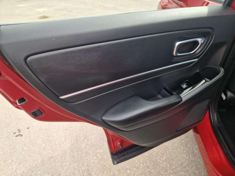 Red Honda HR-V 2022 in Ukmerge, with an engine capacity of 1.50 L and mileage of 107 thousand km for 20000 €, photo 15 on AUTOMOTO.COM.LV