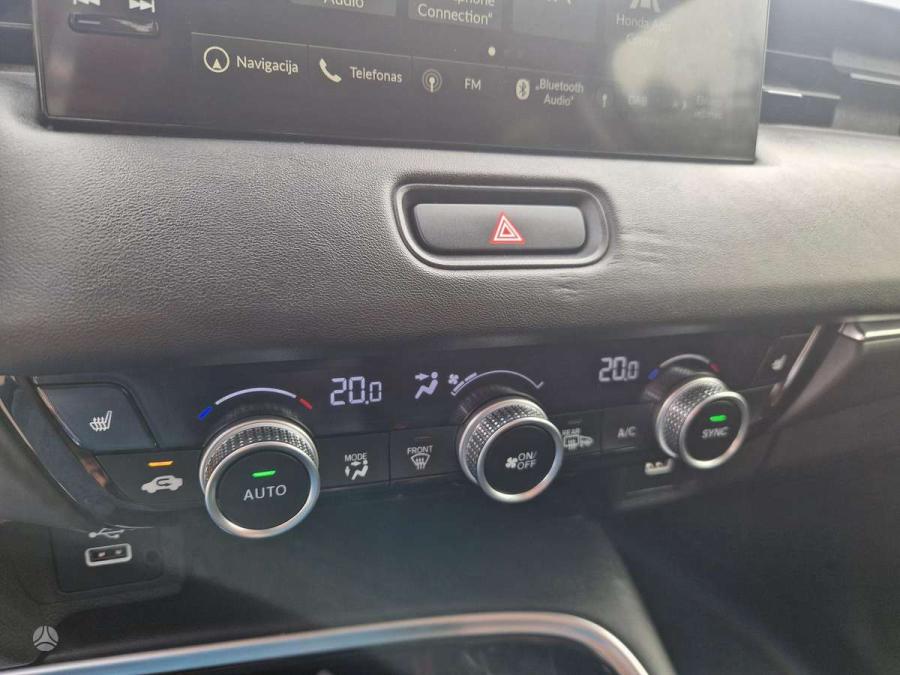 Red Honda HR-V 2022 in Ukmerge, with an engine capacity of 1.50 L and mileage of 107 thousand km for 20000 €, photo 26 on AUTOMOTO.COM.LV