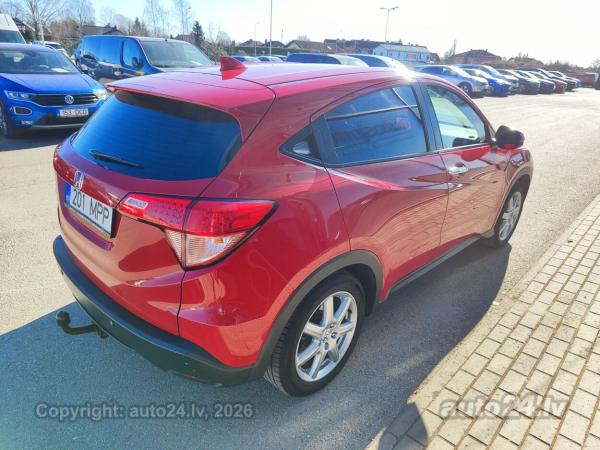 Red Honda HR-V 2016 in Tartu, with an engine capacity of 1.50 L and mileage of 181 thousand km for 9990 €, photo 4 on AUTOMOTO.COM.LV