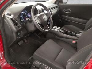 Red Honda HR-V 2016 in Tallinn, with an engine capacity of 1.50 L and mileage of 76 thousand km for 12990 €, photo 4 on AUTOMOTO.COM.LV