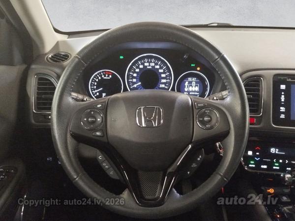Sarkans Honda HR-V 2016 Tallina, ar dzinēja tilpumu 1.50 L un nobraukumu 76 tūkst. km par 12990 €, foto 4 vietnē AUTOMOTO.COM.LV