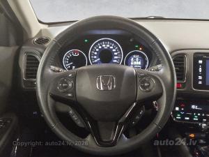 Red Honda HR-V 2016 in Tallinn, with an engine capacity of 1.50 L and mileage of 76 thousand km for 12990 €, photo 5 on AUTOMOTO.COM.LV