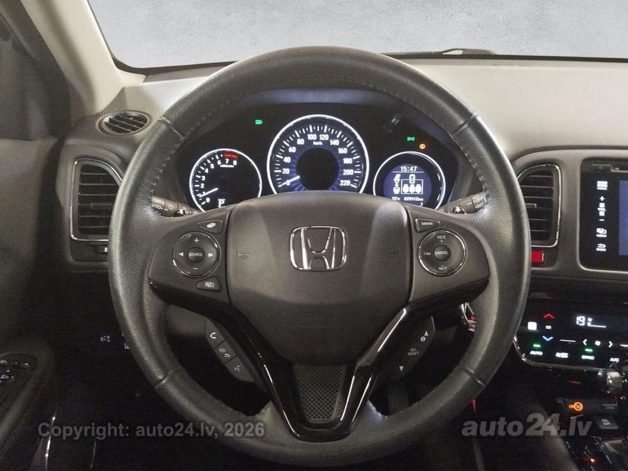 Red Honda HR-V 2016 in Tallinn, with an engine capacity of 1.50 L and mileage of 76 thousand km for 12990 €, photo 5 on AUTOMOTO.COM.LV