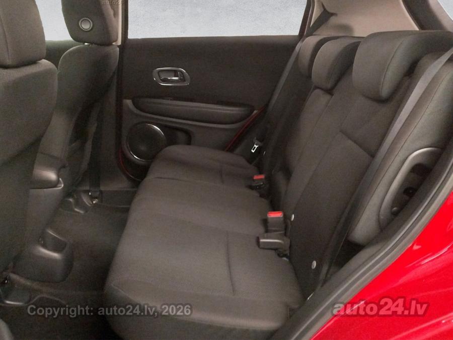 Red Honda HR-V 2016 in Tallinn, with an engine capacity of 1.50 L and mileage of 76 thousand km for 12990 €, photo 8 on AUTOMOTO.COM.LV