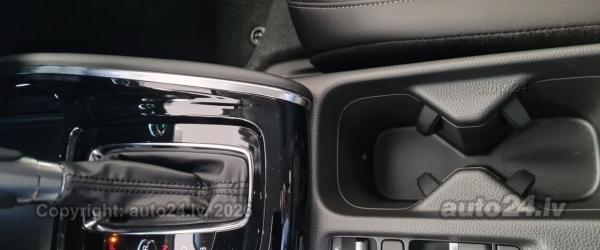 Sarkans Honda HR-V 2022 Tallina, ar dzinēja tilpumu 1.50 L un nobraukumu 85 tūkst. km par 32180 €, foto 6 vietnē AUTOMOTO.COM.LV