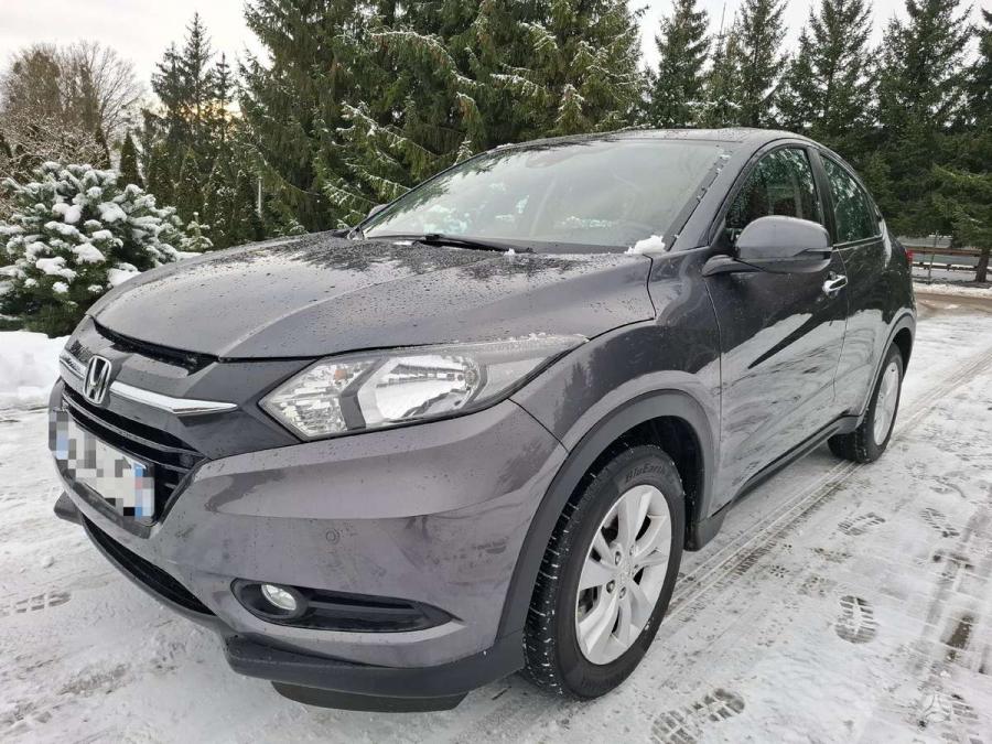 Violet Honda HR-V 2016 in Kaunas, with an engine capacity of 1.50 L and mileage of 110 thousand km for 10650 €, photo 1 on AUTOMOTO.COM.LV