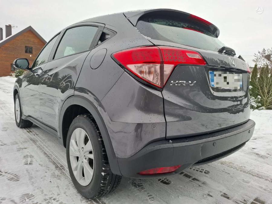 Violet Honda HR-V 2016 in Kaunas, with an engine capacity of 1.50 L and mileage of 110 thousand km for 10650 €, photo 3 on AUTOMOTO.COM.LV