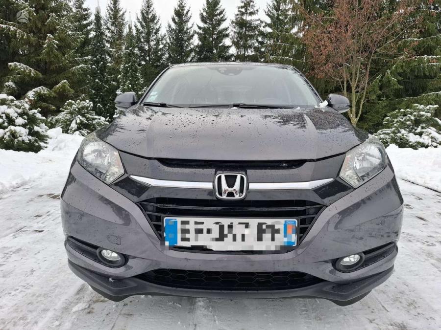 Violet Honda HR-V 2016 in Kaunas, with an engine capacity of 1.50 L and mileage of 110 thousand km for 10650 €, photo 4 on AUTOMOTO.COM.LV