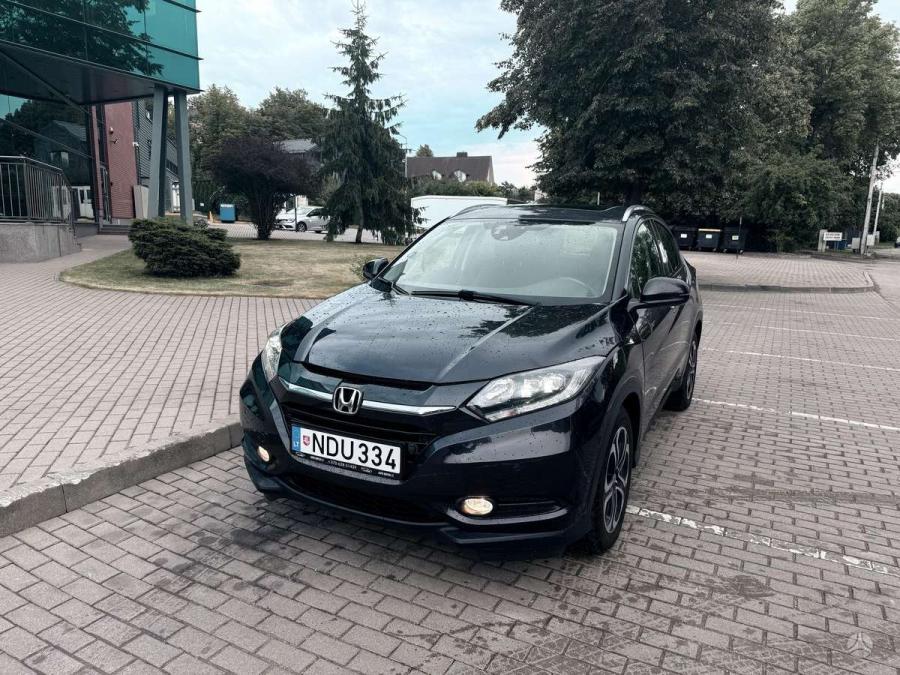 Violets Honda HR-V 2016 Šauļi, ar dzinēja tilpumu 1.50 L un nobraukumu 138 tūkst. km par 13500 €, foto 1 vietnē AUTOMOTO.COM.LV