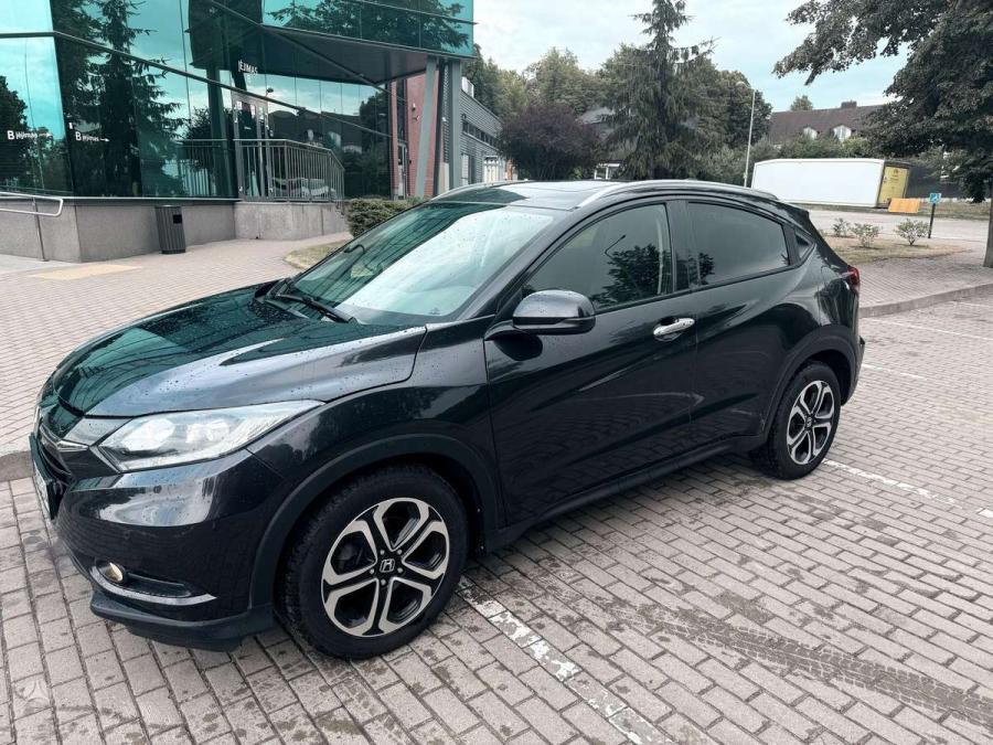 Violets Honda HR-V 2016 Šauļi, ar dzinēja tilpumu 1.50 L un nobraukumu 138 tūkst. km par 13500 €, foto 3 vietnē AUTOMOTO.COM.LV