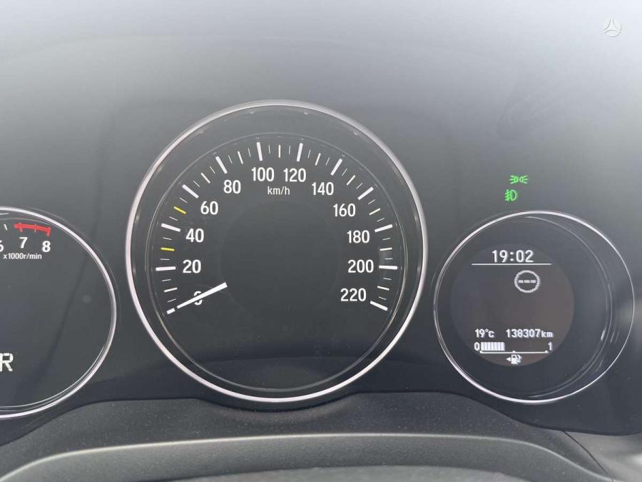 Violets Honda HR-V 2016 Šauļi, ar dzinēja tilpumu 1.50 L un nobraukumu 138 tūkst. km par 13500 €, foto 9 vietnē AUTOMOTO.COM.LV