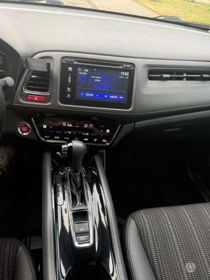 Violets Honda HR-V 2016 Šauļi, ar dzinēja tilpumu 1.50 L un nobraukumu 138 tūkst. km par 13500 €, foto 11 vietnē AUTOMOTO.COM.LV