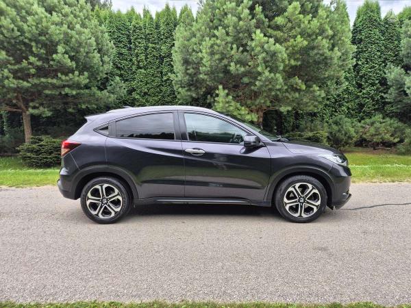 Violets Honda HR-V 2017 Alīta, ar dzinēja tilpumu 1.50 L un nobraukumu 145 tūkst. km par 12500 €, foto 3 vietnē AUTOMOTO.COM.LV