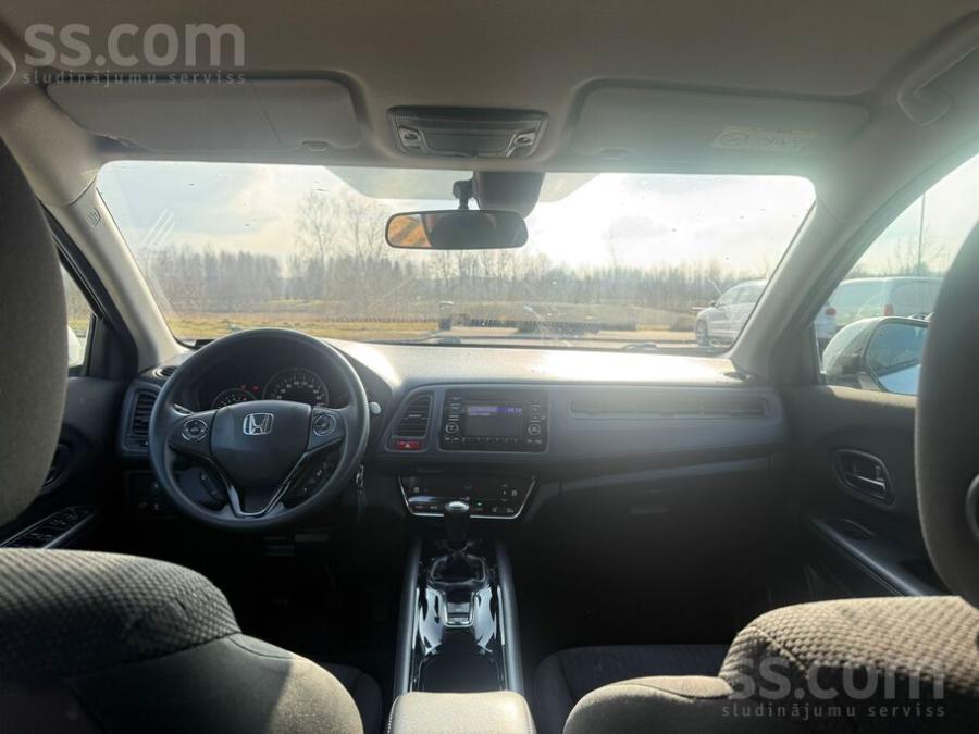 Balts Honda HR-V 2016 Ogre, ar dzinēja tilpumu 1.50 L un nobraukumu 159 tūkst. km par 9500 €, foto 3 vietnē AUTOMOTO.COM.LV