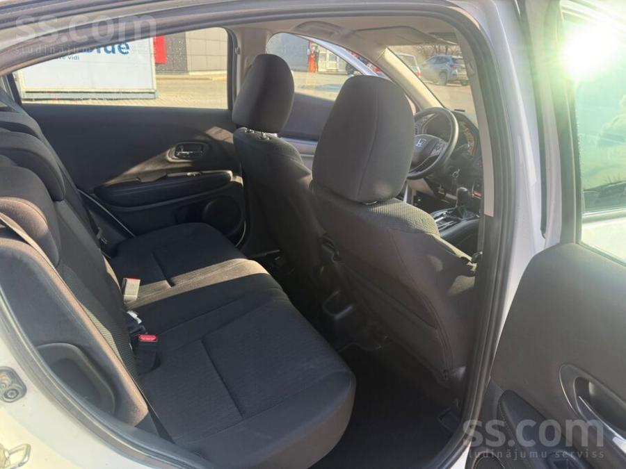 Balts Honda HR-V 2016 Ogre, ar dzinēja tilpumu 1.50 L un nobraukumu 159 tūkst. km par 9500 €, foto 5 vietnē AUTOMOTO.COM.LV
