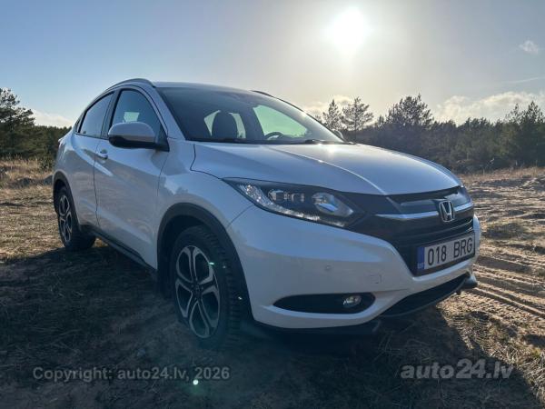 White Honda HR-V 2016 in Tallinn, with an engine capacity of 1.60 L and mileage of 156 thousand km for 16000 €, photo 2 on AUTOMOTO.COM.LV