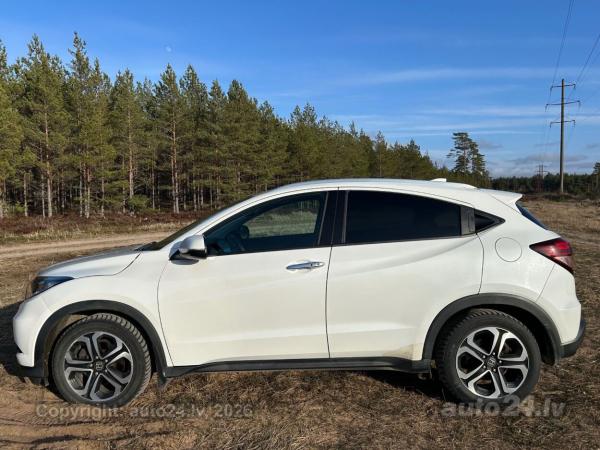 White Honda HR-V 2016 in Tallinn, with an engine capacity of 1.60 L and mileage of 156 thousand km for 16000 €, photo 11 on AUTOMOTO.COM.LV