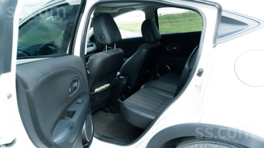 Balts Honda HR-V 2016 Rīga, ar dzinēja tilpumu 1.60 L un nobraukumu 223 tūkst. km par 9200 €, foto 9 vietnē AUTOMOTO.COM.LV