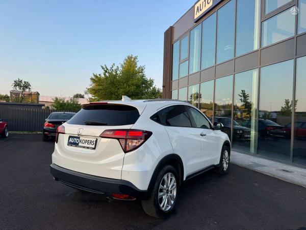 Balts Honda HR-V 2017 Kauņa, ar dzinēja tilpumu 1.50 L un nobraukumu 107 tūkst. km par 15500 €, foto 6 vietnē AUTOMOTO.COM.LV