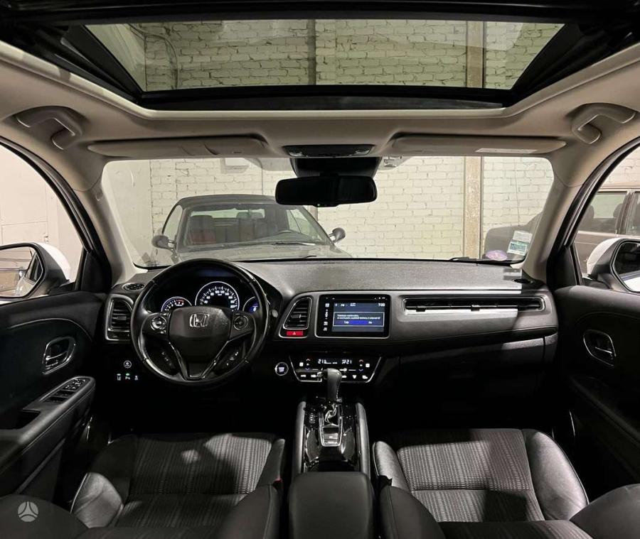 Balts Honda HR-V 2017 Klaipėda, ar dzinēja tilpumu 1.50 L un nobraukumu 157 tūkst. km par 13999 €, foto 9 vietnē AUTOMOTO.COM.LV