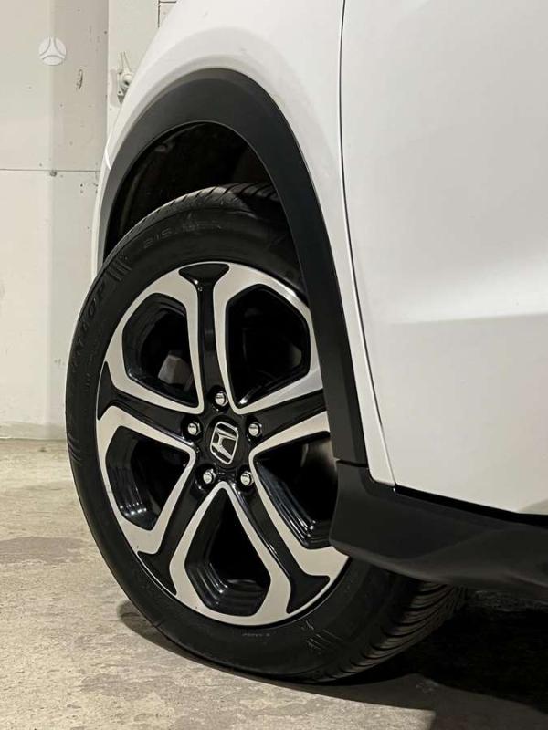 White Honda HR-V 2017 in Klaipeda, with an engine capacity of 1.50 L and mileage of 157 thousand km for 13999 €, photo 11 on AUTOMOTO.COM.LV