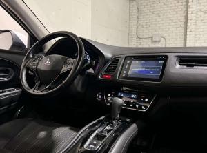 White Honda HR-V 2017 in Klaipeda, with an engine capacity of 1.50 L and mileage of 157 thousand km for 13999 €, photo 13 on AUTOMOTO.COM.LV