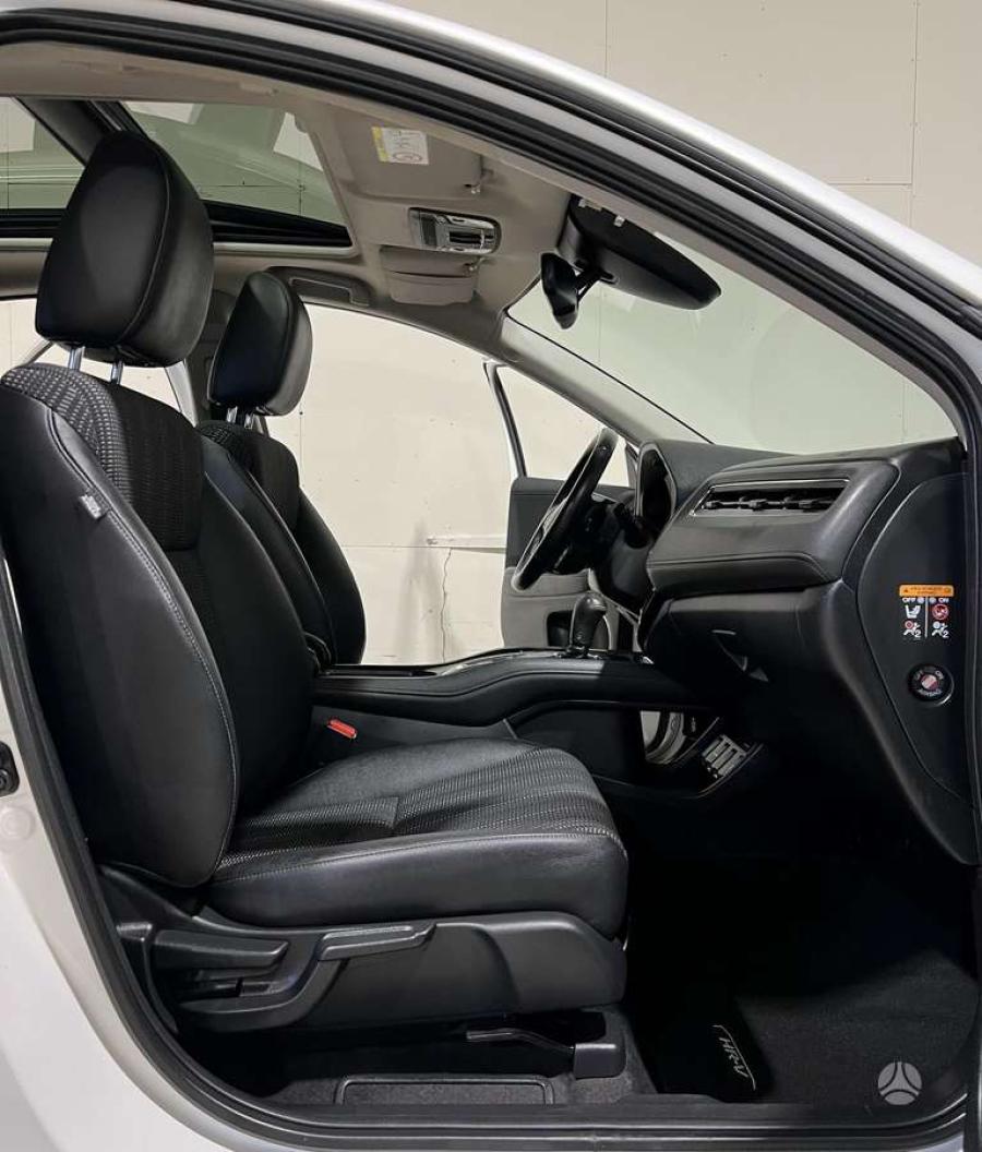 White Honda HR-V 2017 in Klaipeda, with an engine capacity of 1.50 L and mileage of 157 thousand km for 13999 €, photo 19 on AUTOMOTO.COM.LV