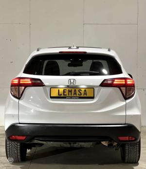 White Honda HR-V 2017 in Klaipeda, with an engine capacity of 1.50 L and mileage of 157 thousand km for 13999 €, photo 30 on AUTOMOTO.COM.LV