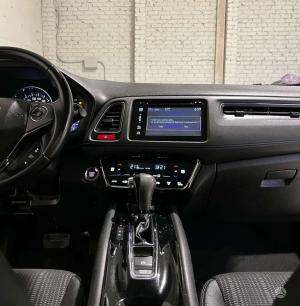 White Honda HR-V 2017 in Klaipeda, with an engine capacity of 1.50 L and mileage of 157 thousand km for 13999 €, photo 31 on AUTOMOTO.COM.LV