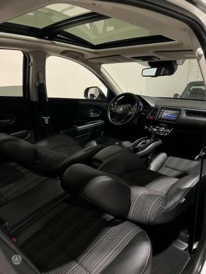 White Honda HR-V 2017 in Klaipeda, with an engine capacity of 1.50 L and mileage of 157 thousand km for 13999 €, photo 32 on AUTOMOTO.COM.LV