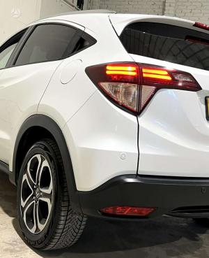 White Honda HR-V 2017 in Klaipeda, with an engine capacity of 1.50 L and mileage of 157 thousand km for 13999 €, photo 35 on AUTOMOTO.COM.LV